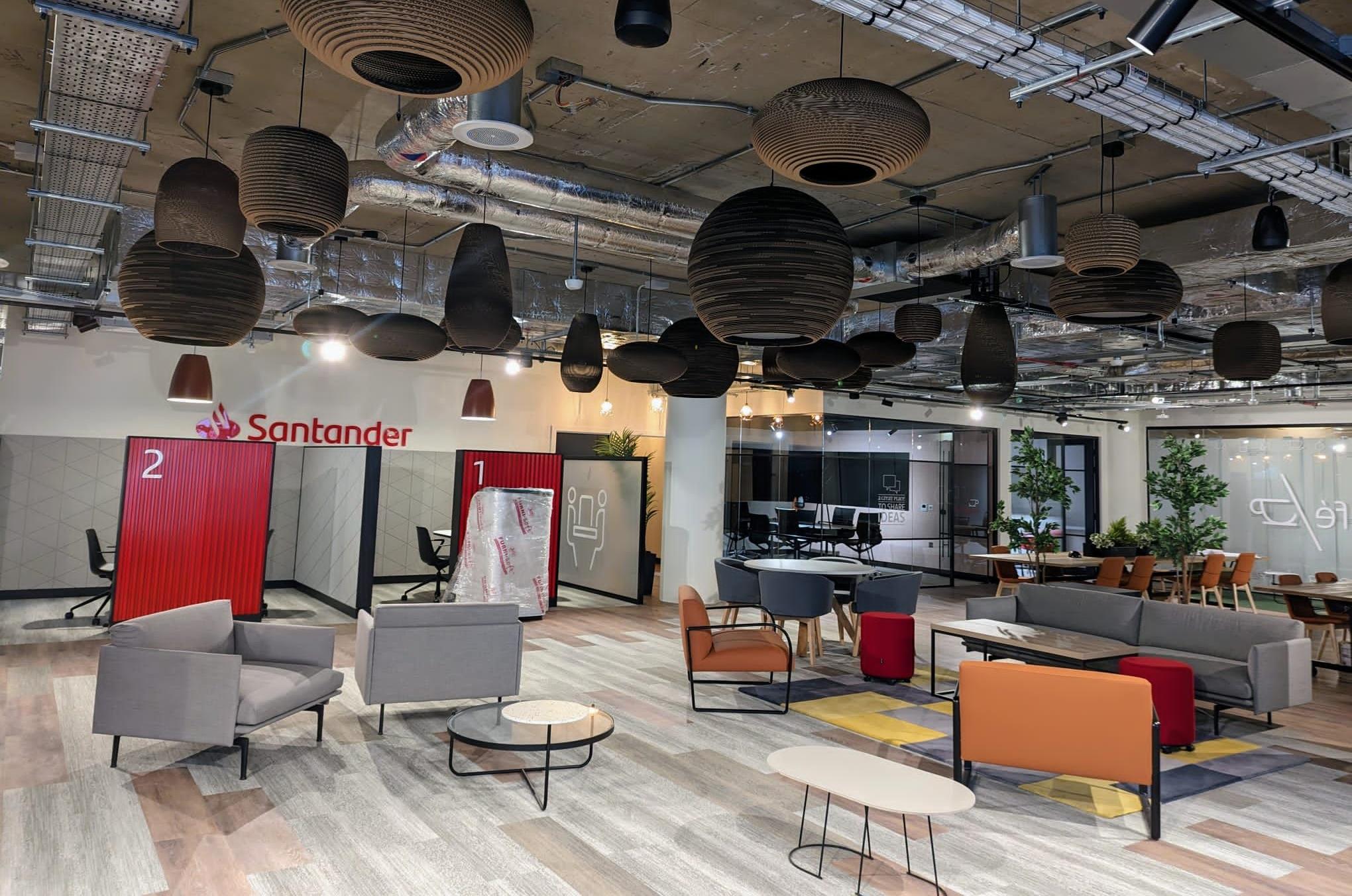 Santander Work Café London – Free Workspace